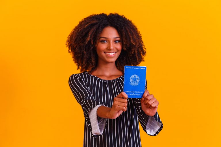 PIS: o que é, como funciona e como calcular o abono corretamente